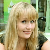 Sarah Bennetto's Comedy Profile | Hot Water Comedy Club